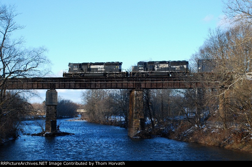 NS H76 is westbound over the Raritan River with BRI's trash cars